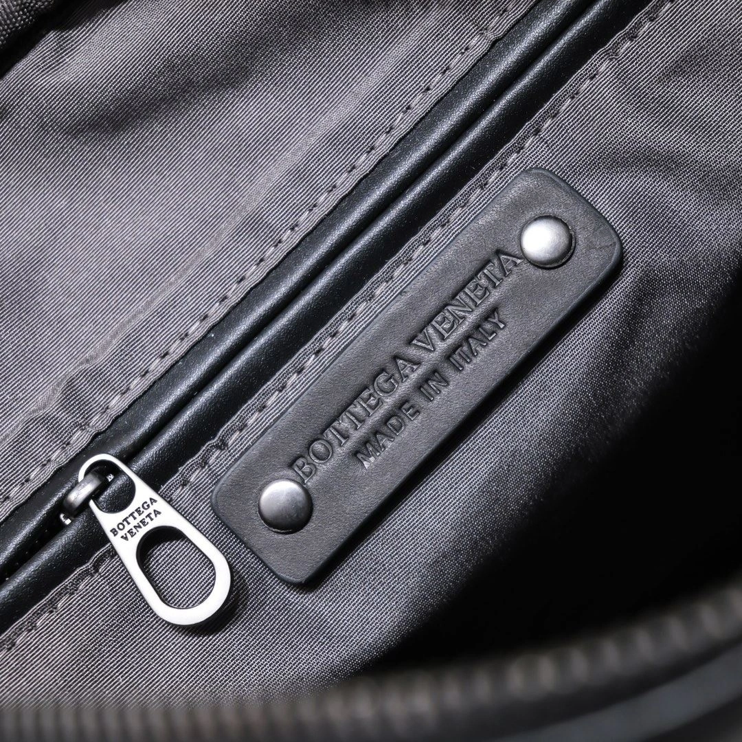 Inexpensive Mens Bottega Veneta Satchel Bags