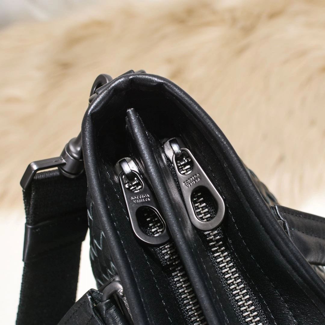 High fidelity Mens Bottega Veneta Satchel Bags