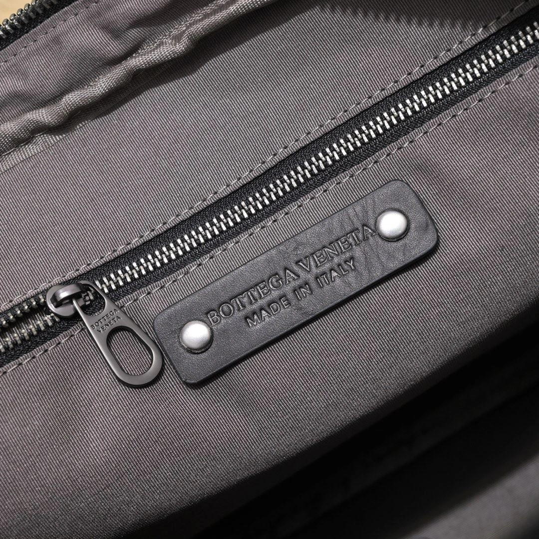 Inexpensive Mens Bottega Veneta Satchel Bags
