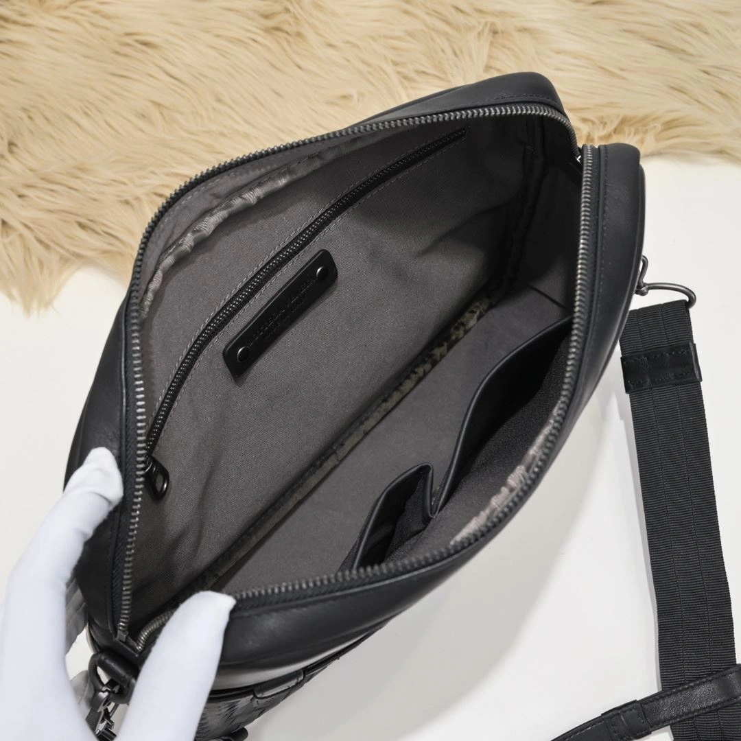 Inexpensive Mens Bottega Veneta Satchel Bags