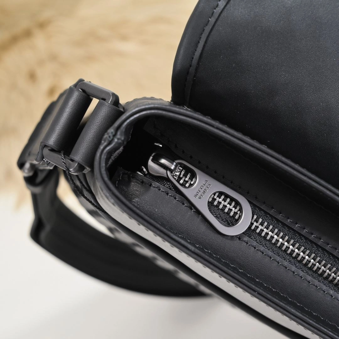 Reasonably priced Mens Bottega Veneta Satchel Bags