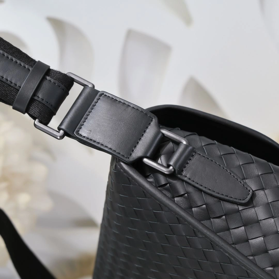 Inexpensive Mens Bottega Veneta Satchel Bags