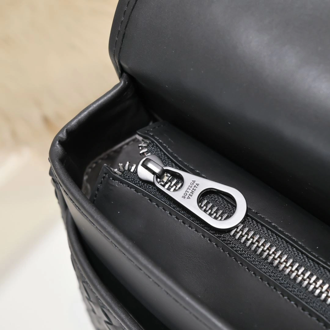 Inexpensive Mens Bottega Veneta Satchel Bags