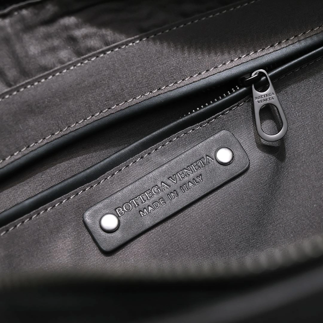 Inexpensive Mens Bottega Veneta Satchel Bags