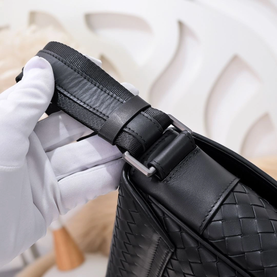Budget-friendly Mens Bottega Veneta Satchel Bags