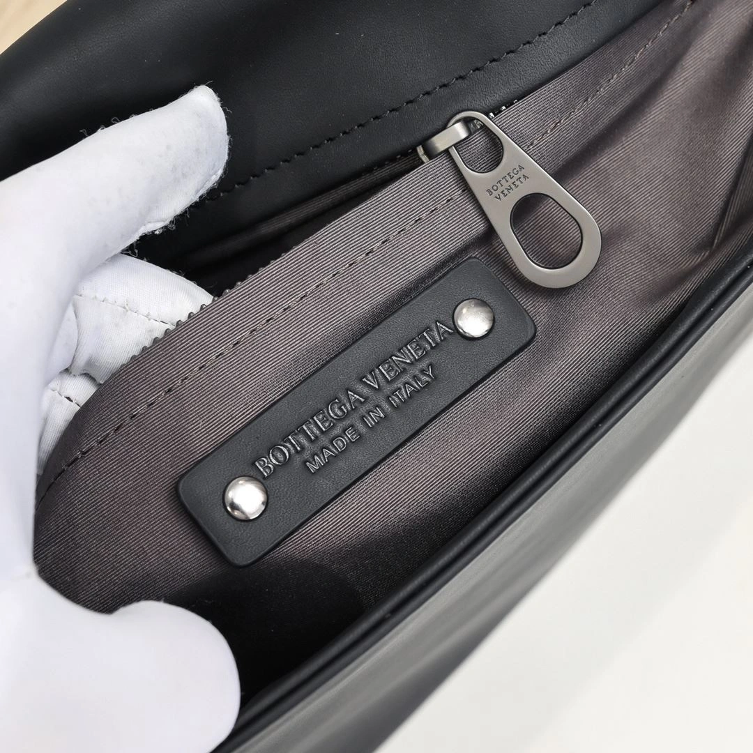 Inexpensive Mens Bottega Veneta Satchel Bags