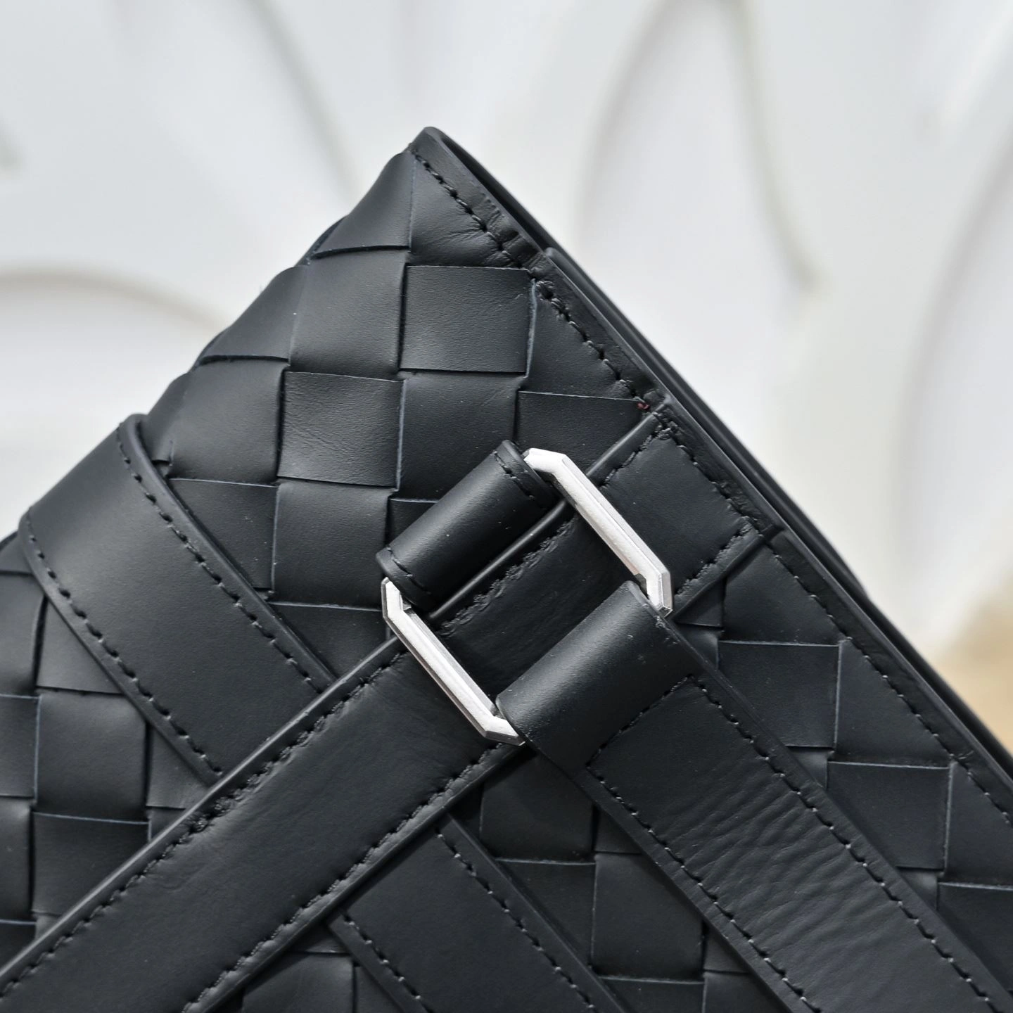 Accurate model Mens Bottega Veneta Satchel Bags