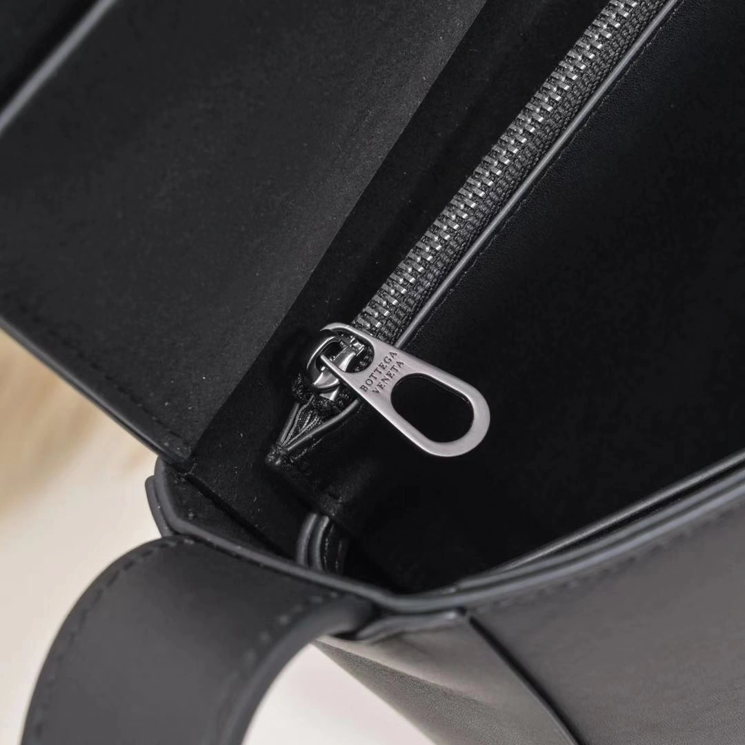 Bargain Mens Bottega Veneta Satchel Bags