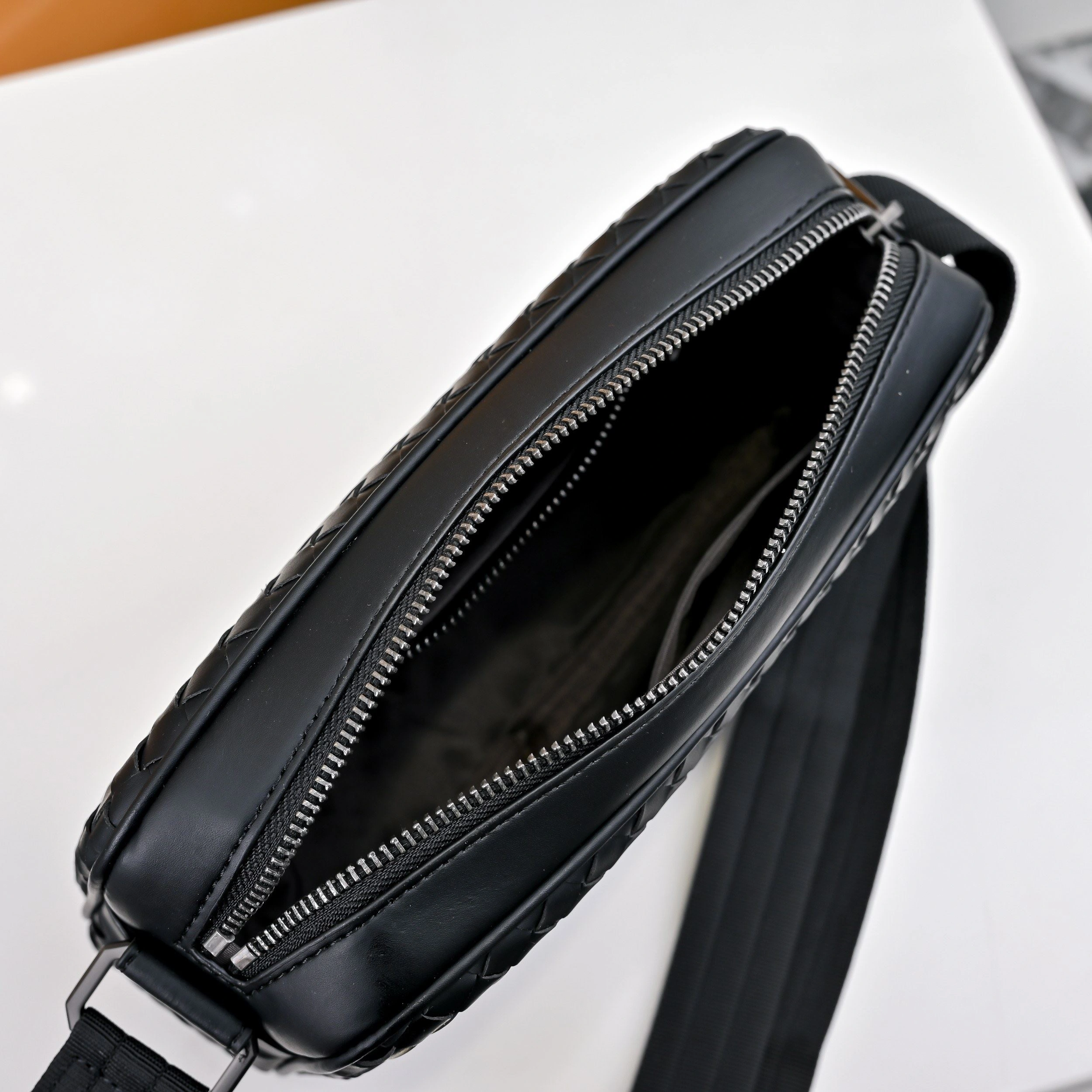 Discounted Mens Bottega Veneta Satchel Bags