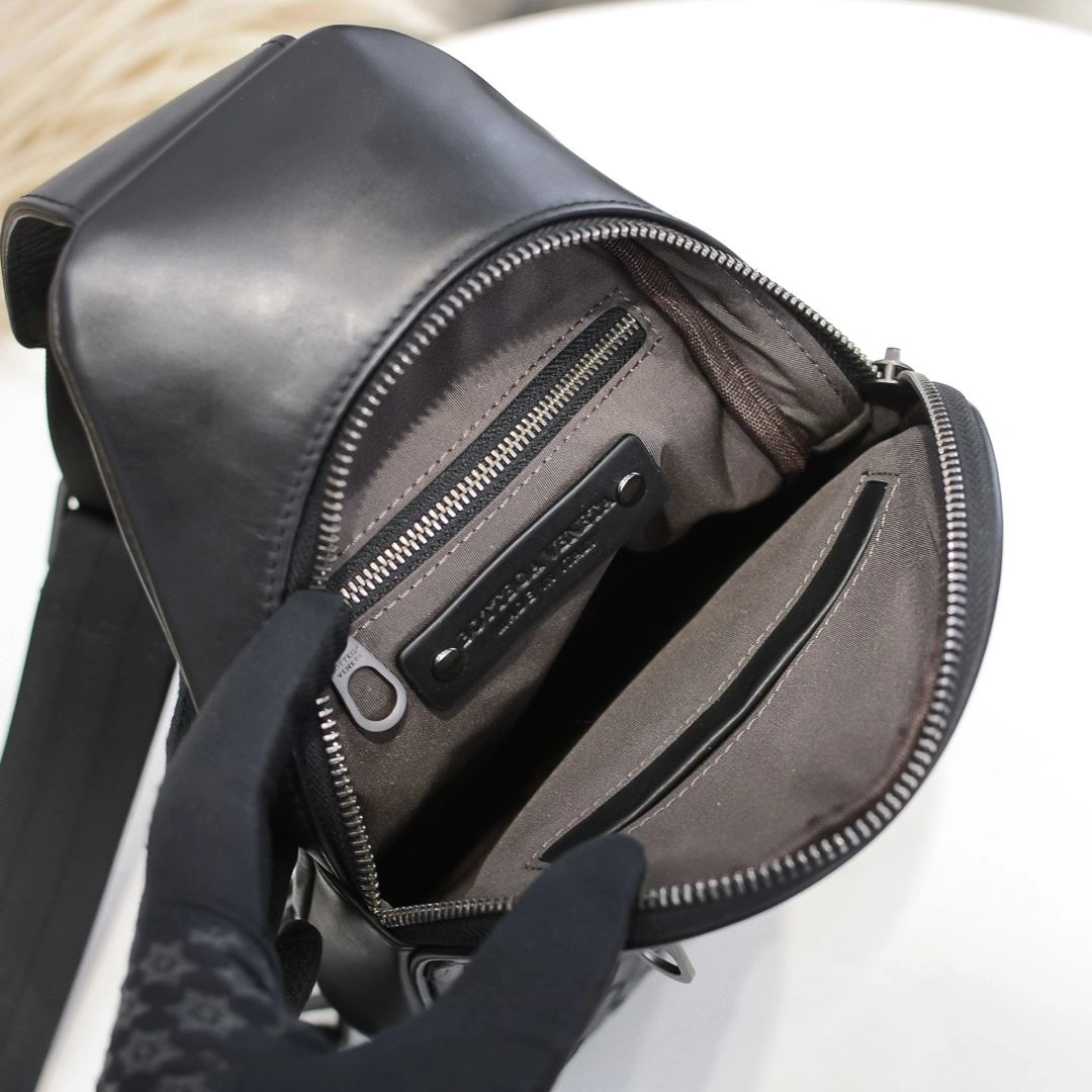 High fidelity Mens Bottega Veneta Waist Chest Packs