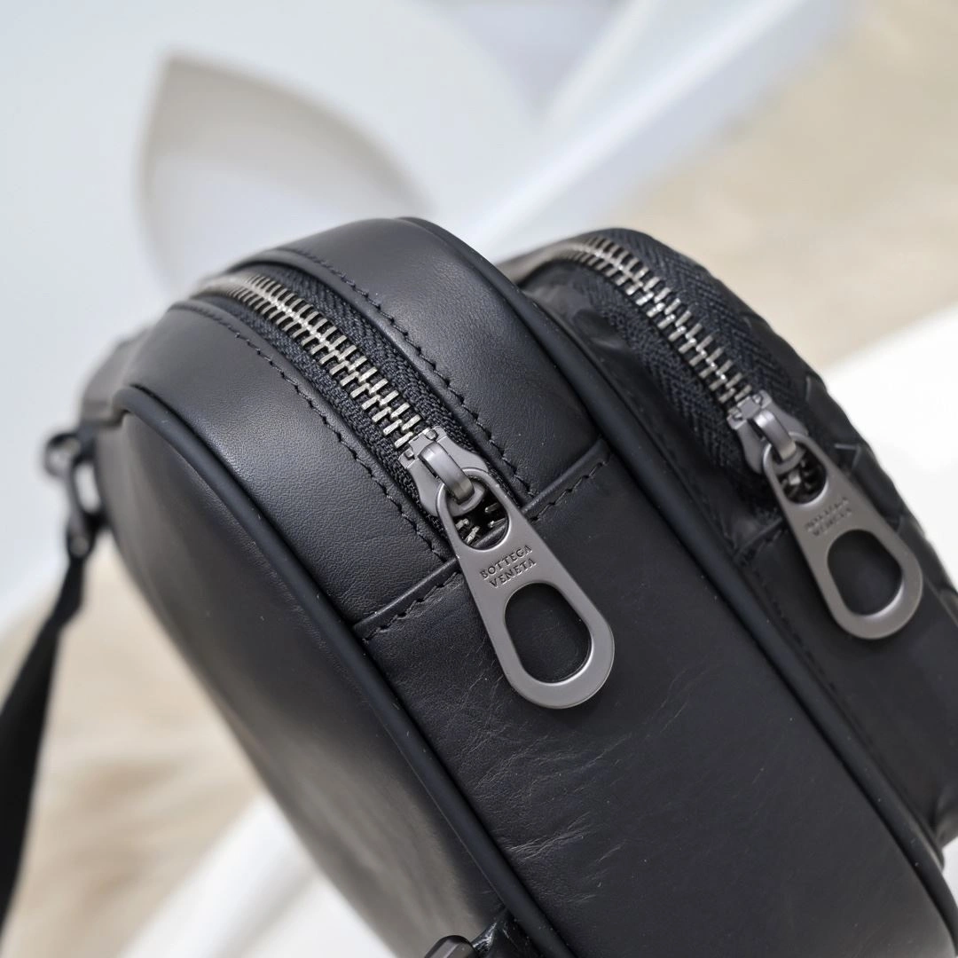 Original Mens Bottega Veneta Waist Chest Packs