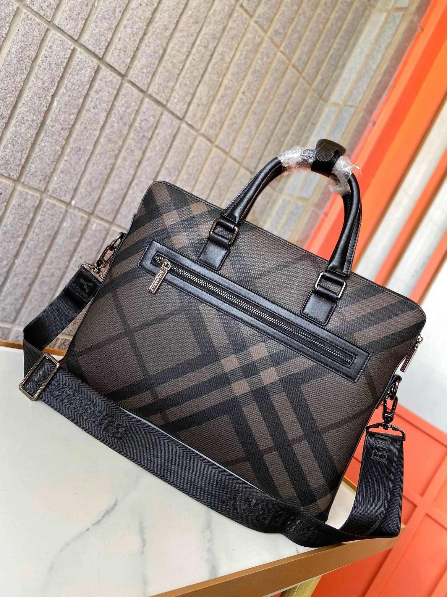 High fidelity Mens Burberry Briefcases