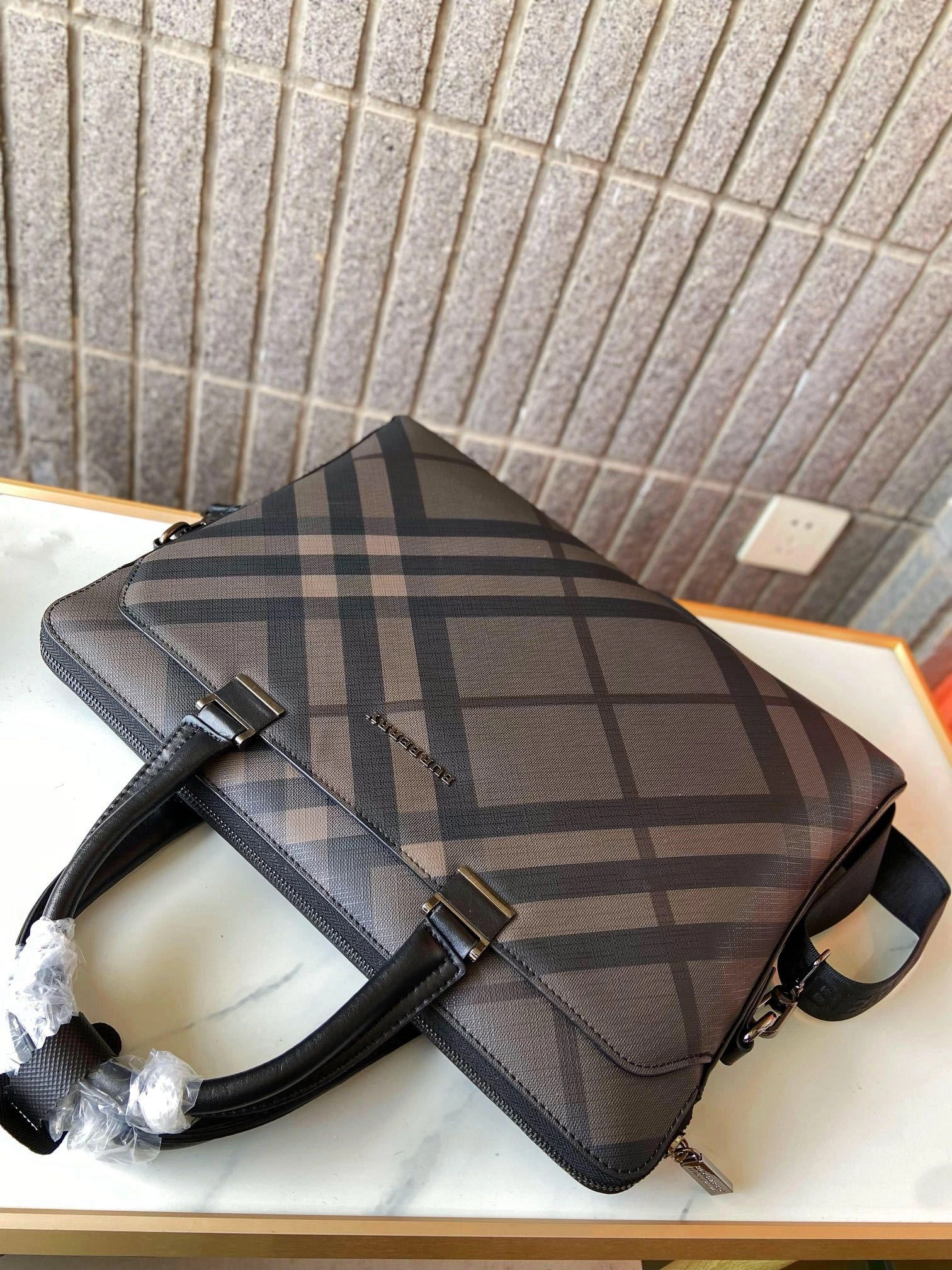 High fidelity Mens Burberry Briefcases