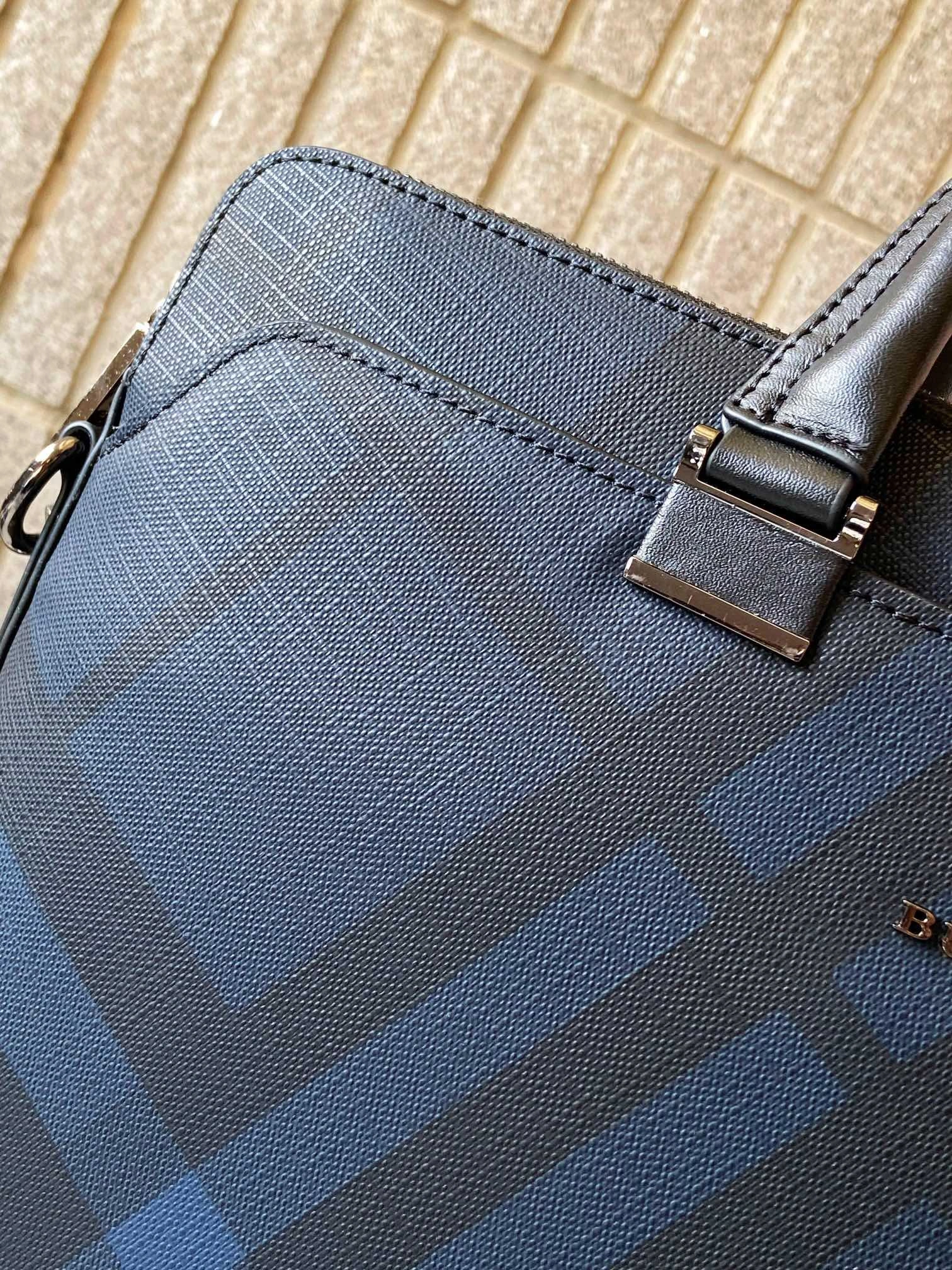 Top mirror Mens Burberry Briefcases