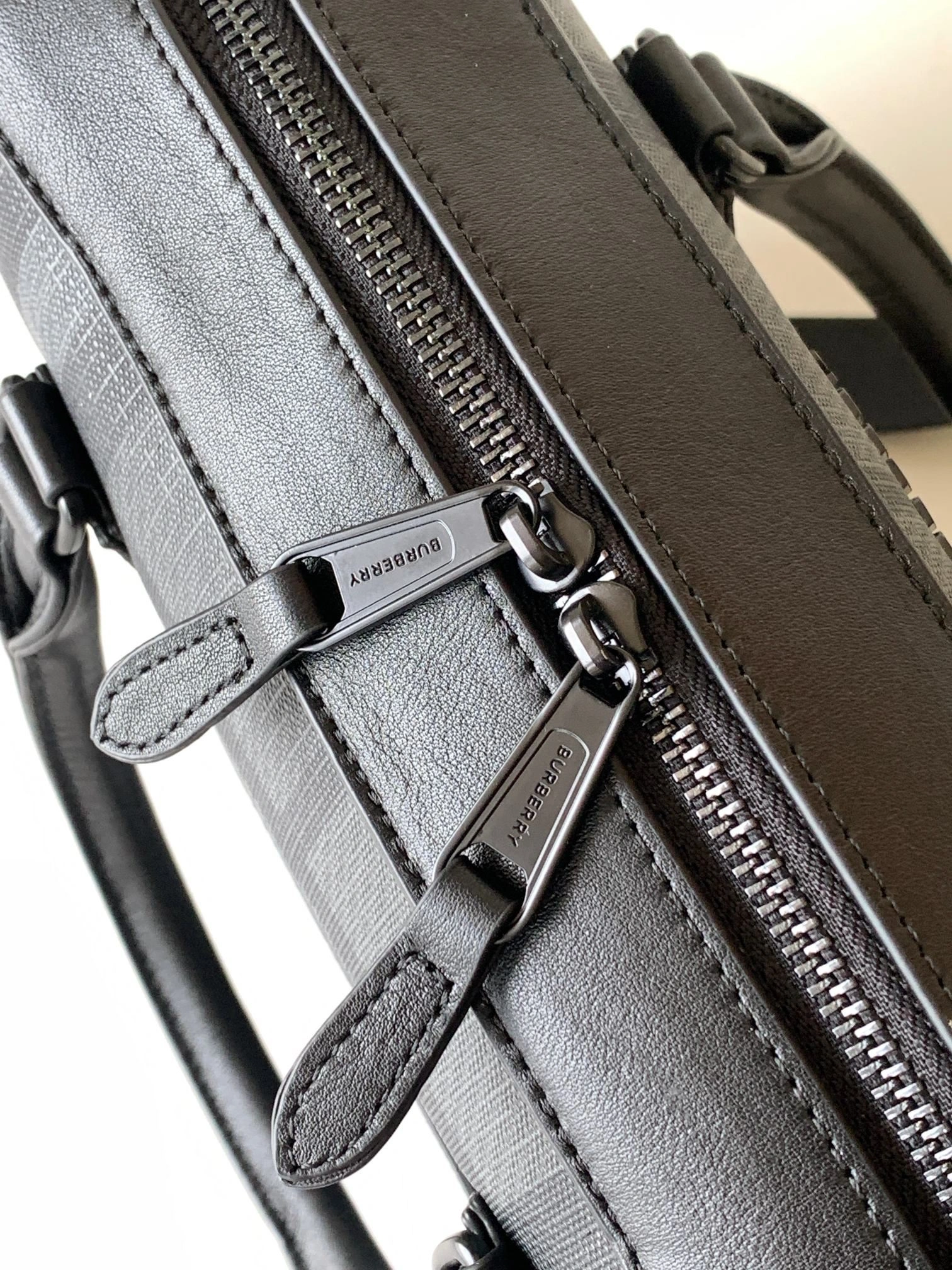 Accurate model Mens Burberry Briefcases