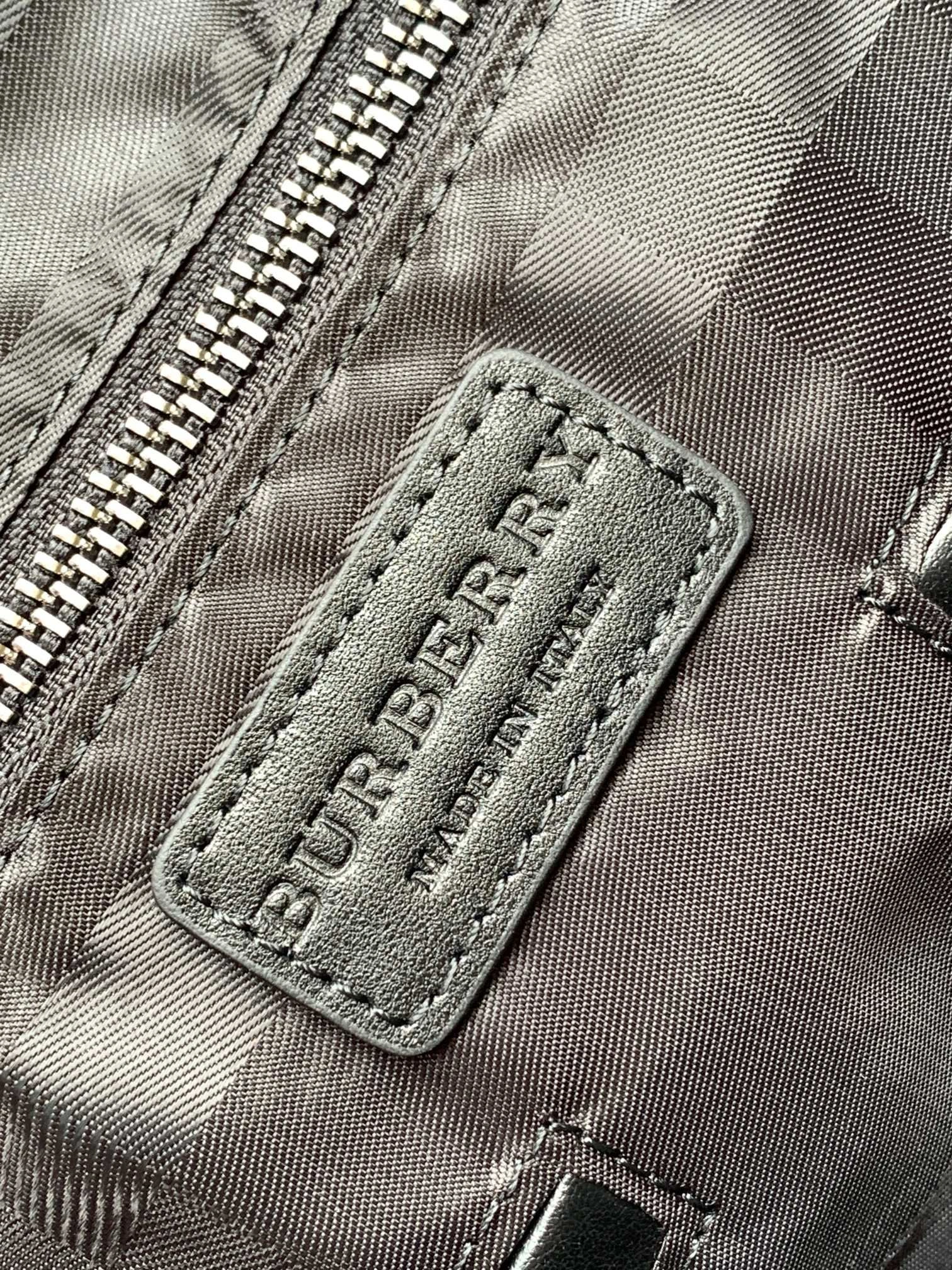 Accurate model Mens Burberry Briefcases