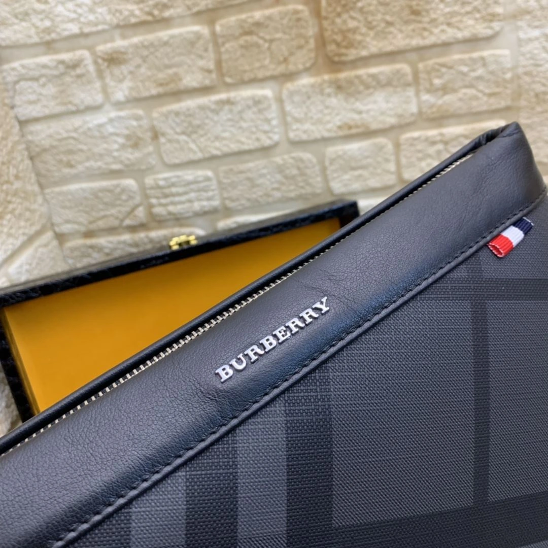 Value-priced Mens Burberry Clutch Bags