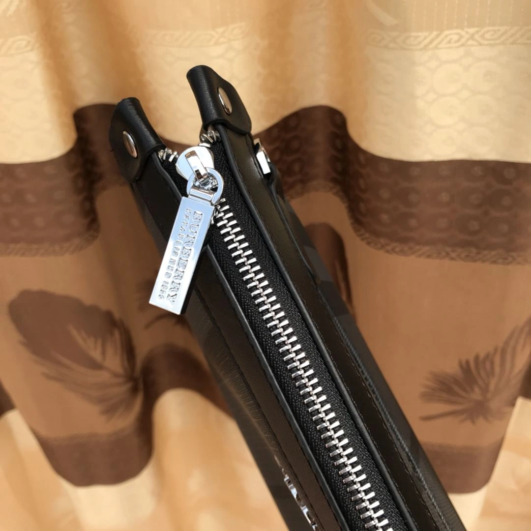 Top match Mens Burberry Clutch Bags