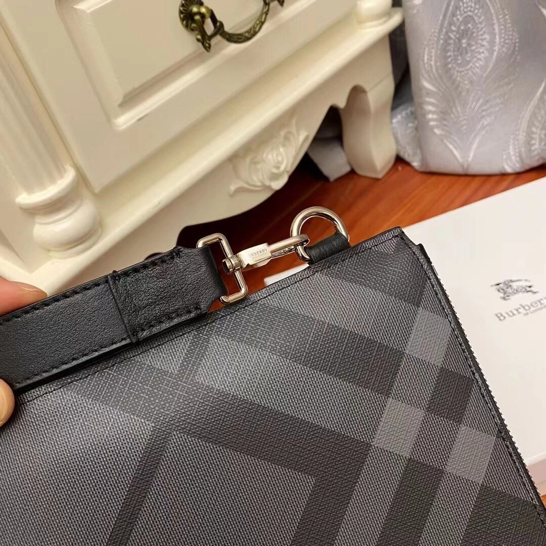 Perfect replica Mens Burberry Clutch Bags