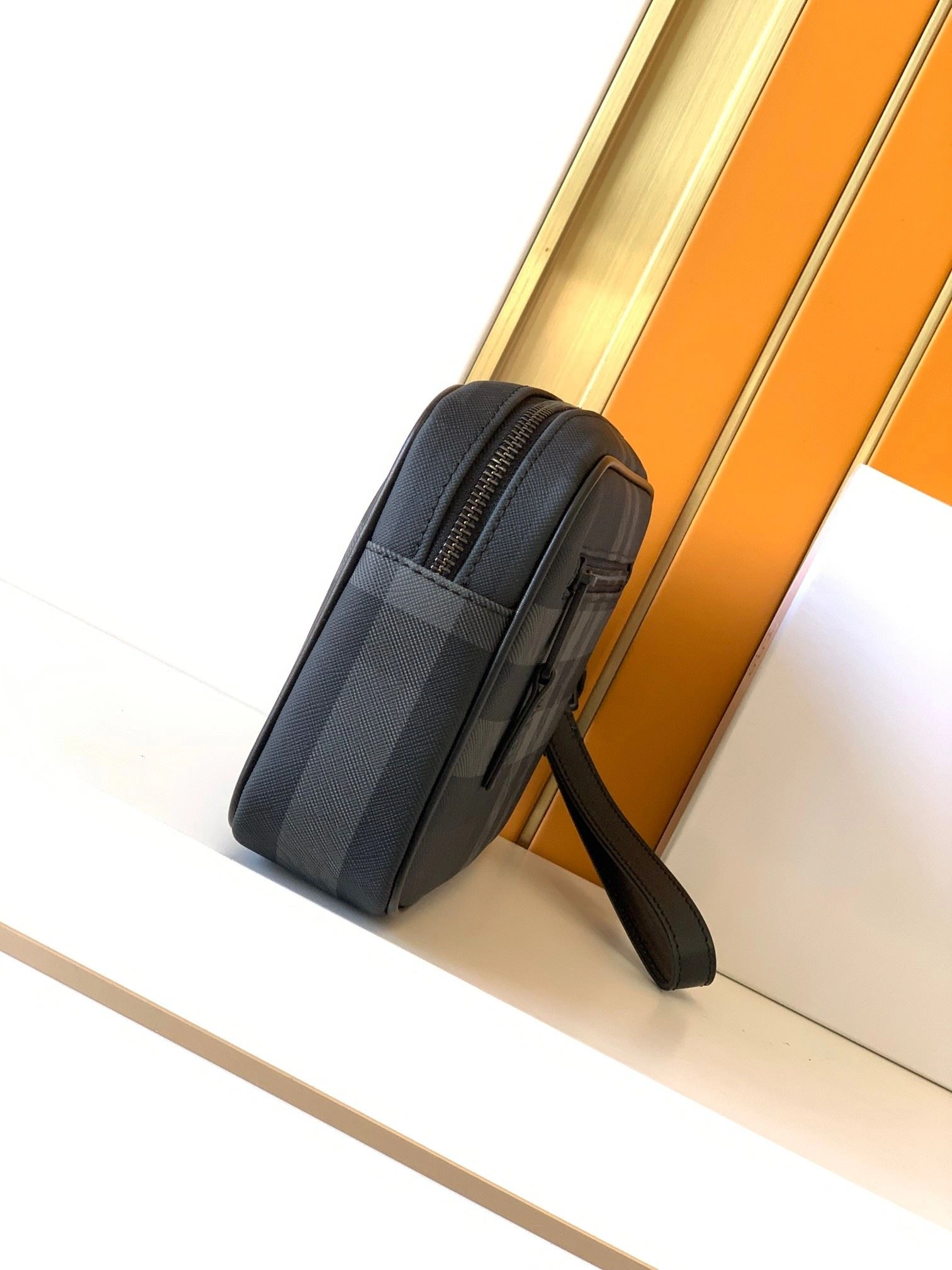 Accurate model Mens Burberry Clutch Bags