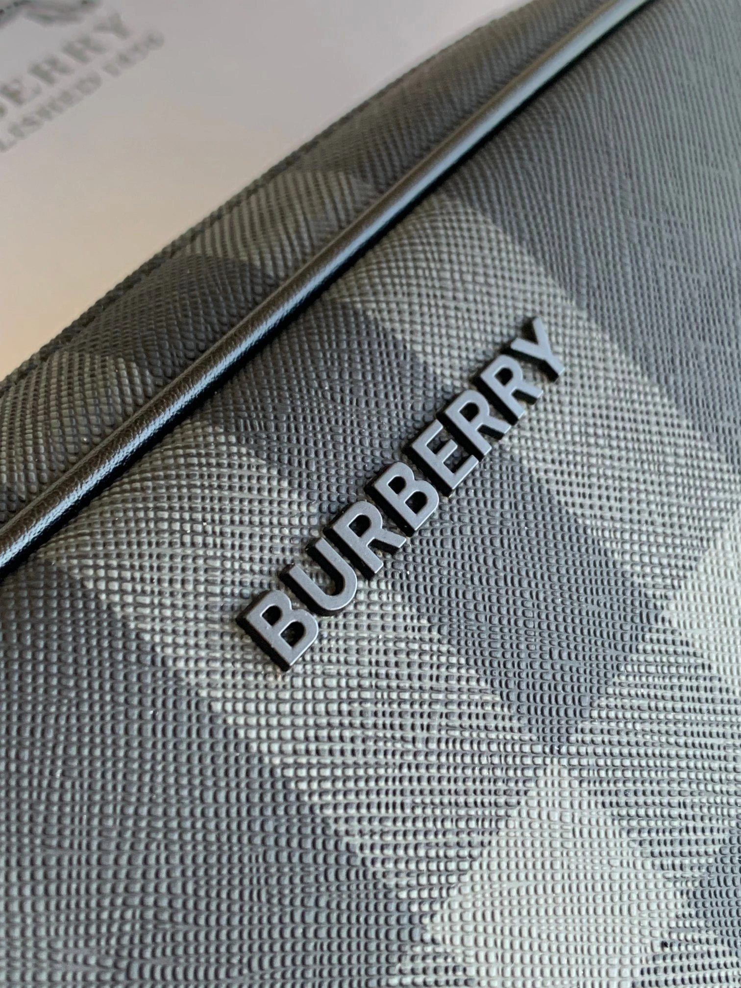 Accurate model Mens Burberry Clutch Bags