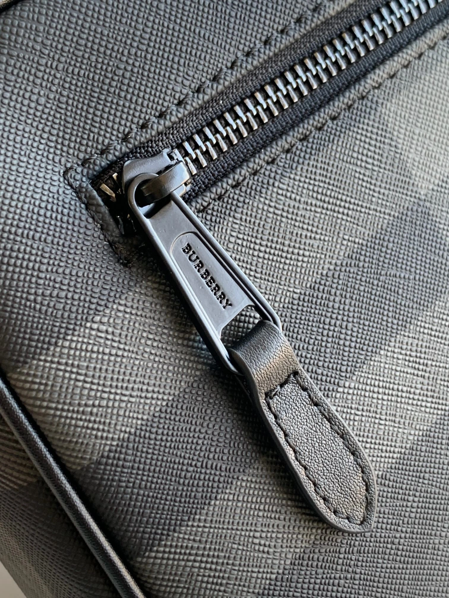 Accurate model Mens Burberry Clutch Bags