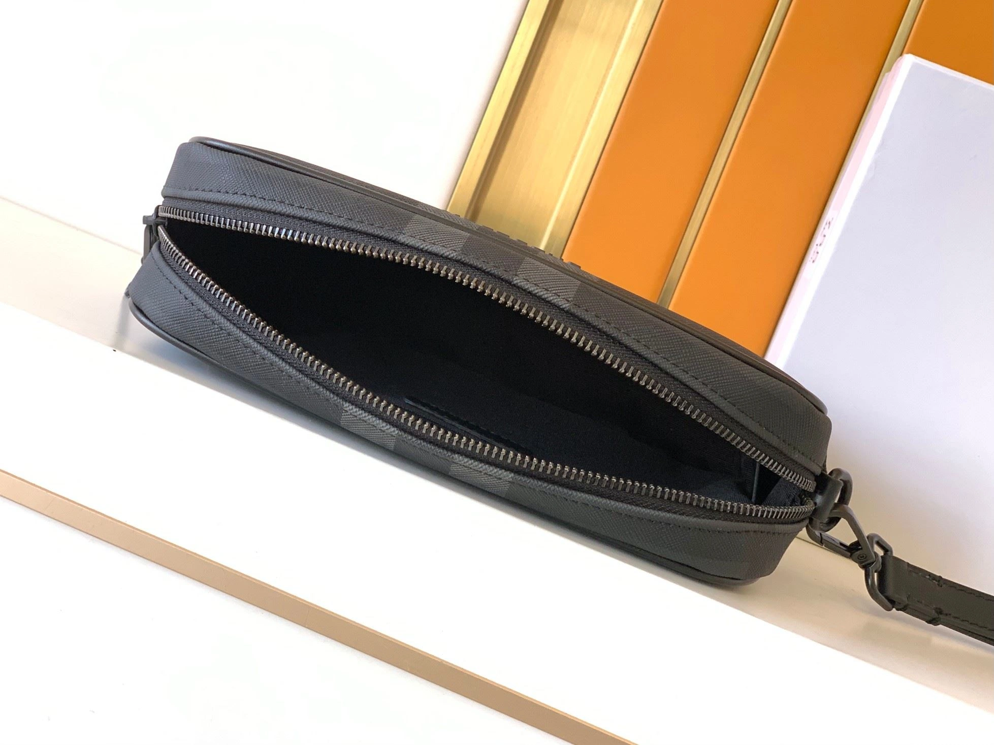 Accurate model Mens Burberry Clutch Bags