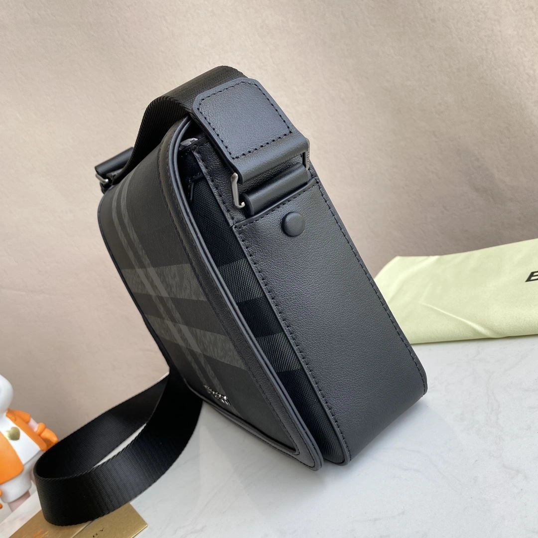 Accurate model Mens Burberry Satchel Bags