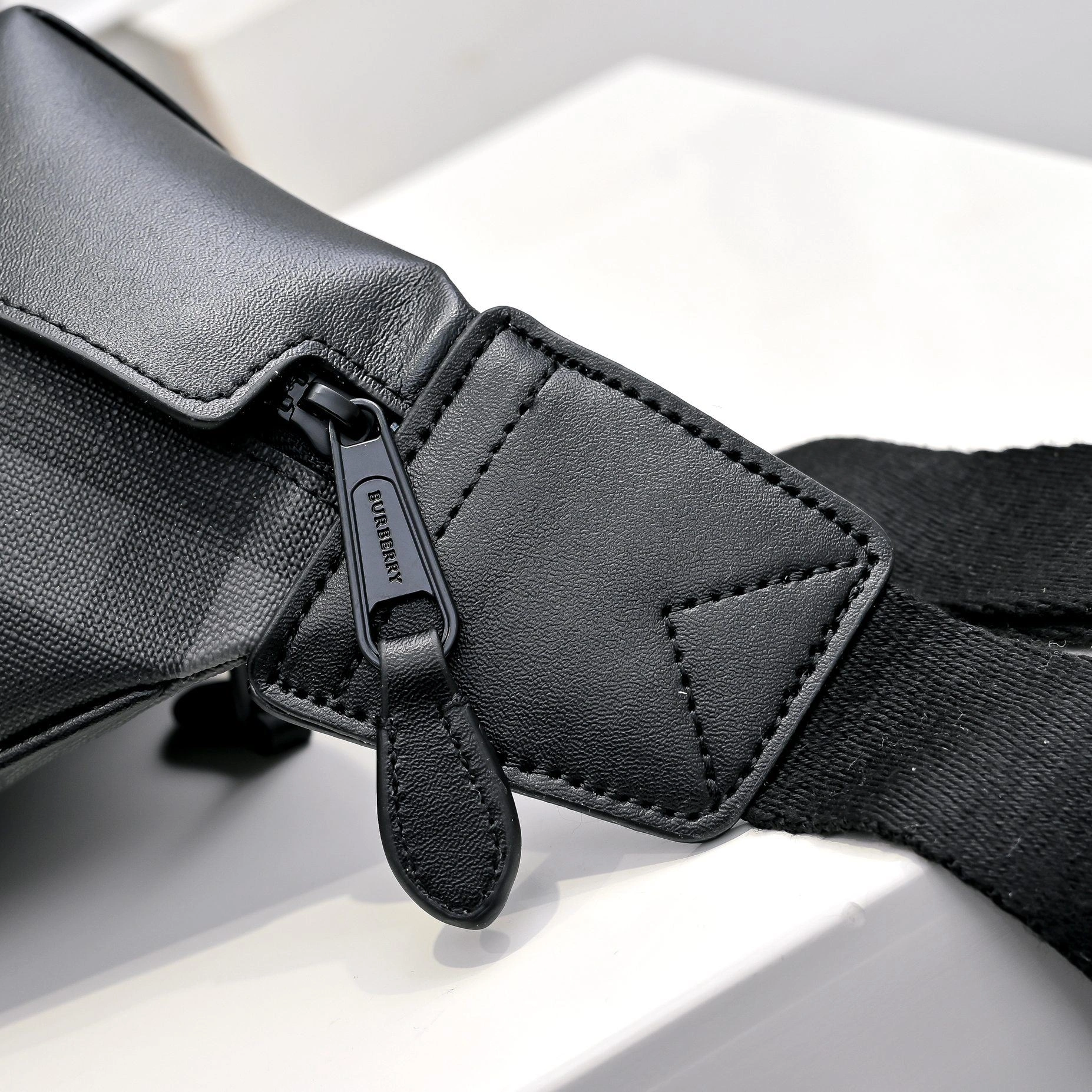 Top mirror Mens Burberry Waist Chest Packs