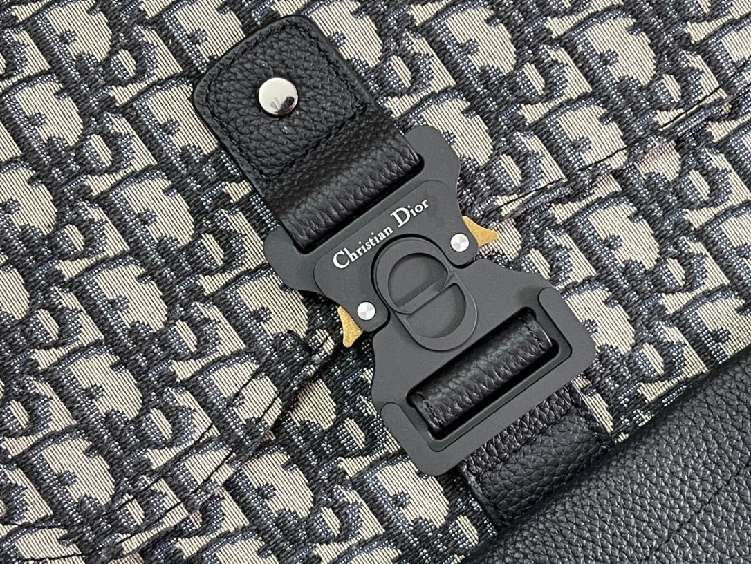 Accurate model Mens Christian Dior Backpacks