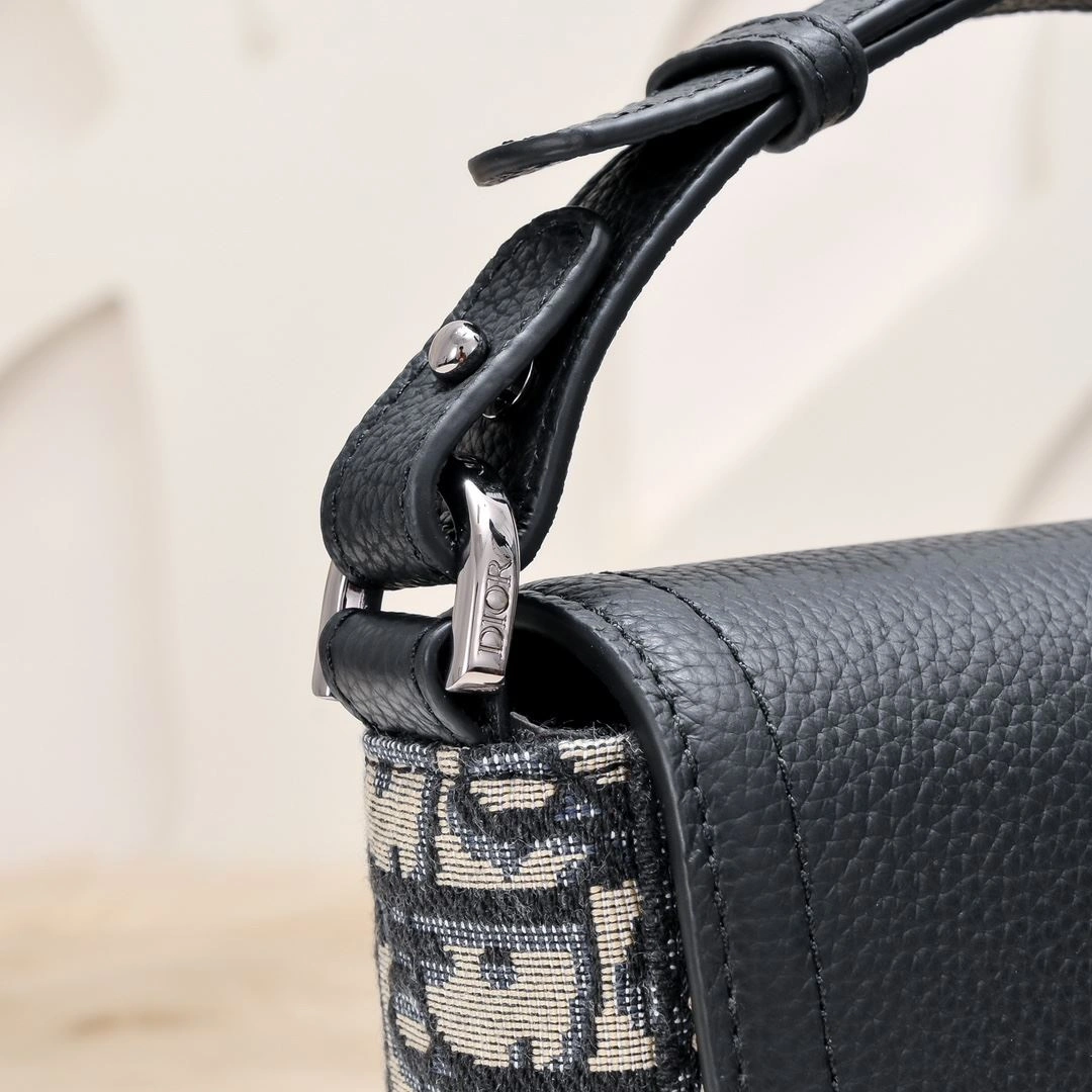 Accurate model Mens Christian Dior Satchel Bags