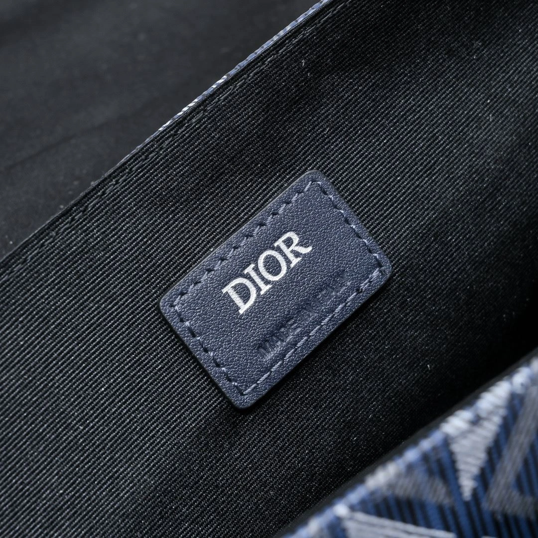 Accurate model Mens Christian Dior Satchel Bags