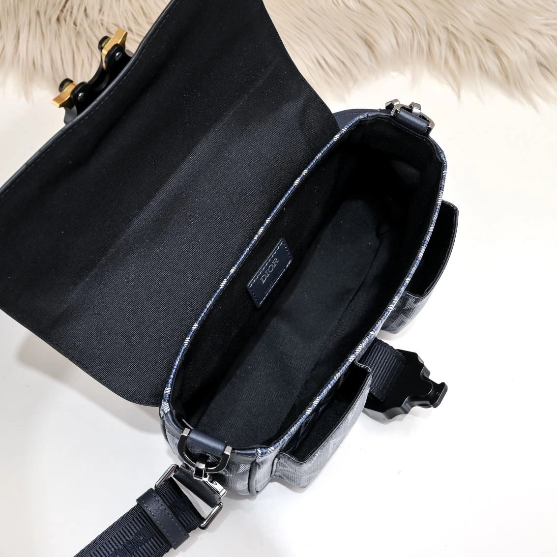 Accurate model Mens Christian Dior Satchel Bags