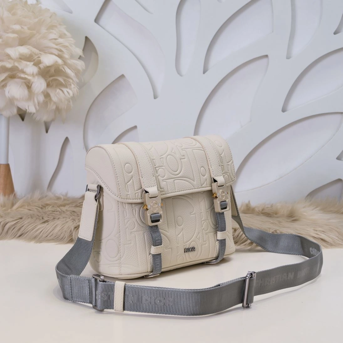 Accurate model Mens Christian Dior Satchel Bags