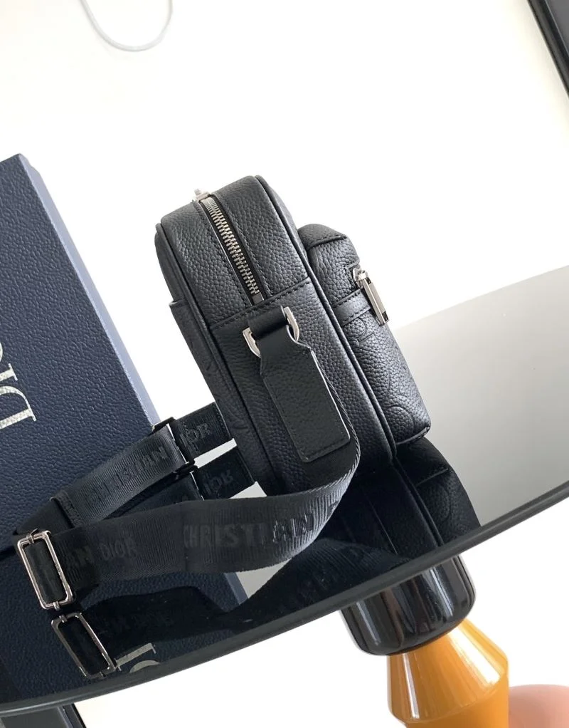 Accurate model Mens Christian Dior Satchel Bags