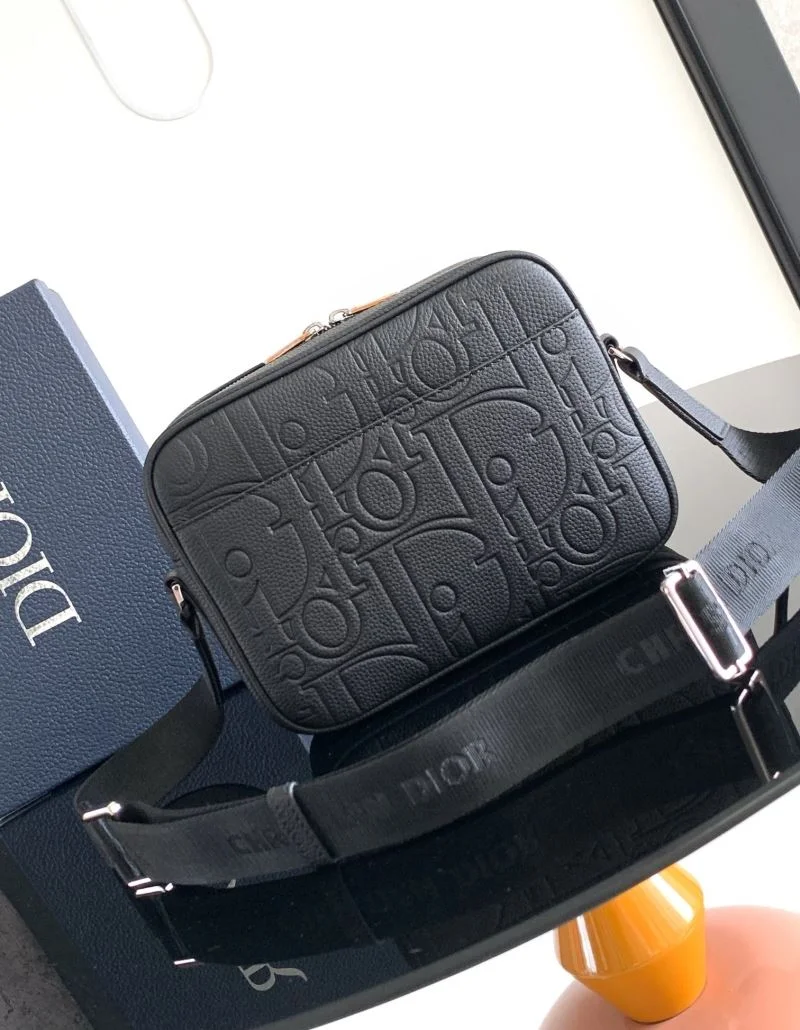 Accurate model Mens Christian Dior Satchel Bags
