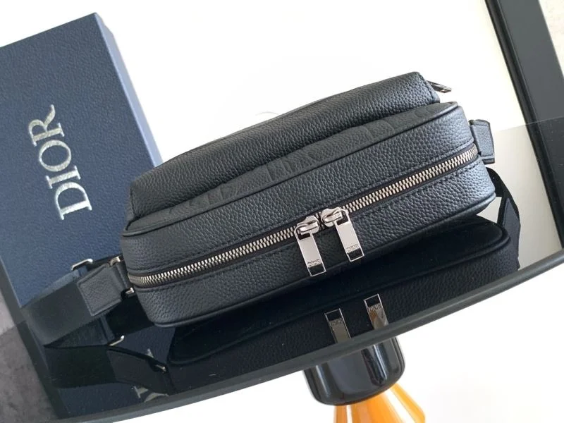 Accurate model Mens Christian Dior Satchel Bags