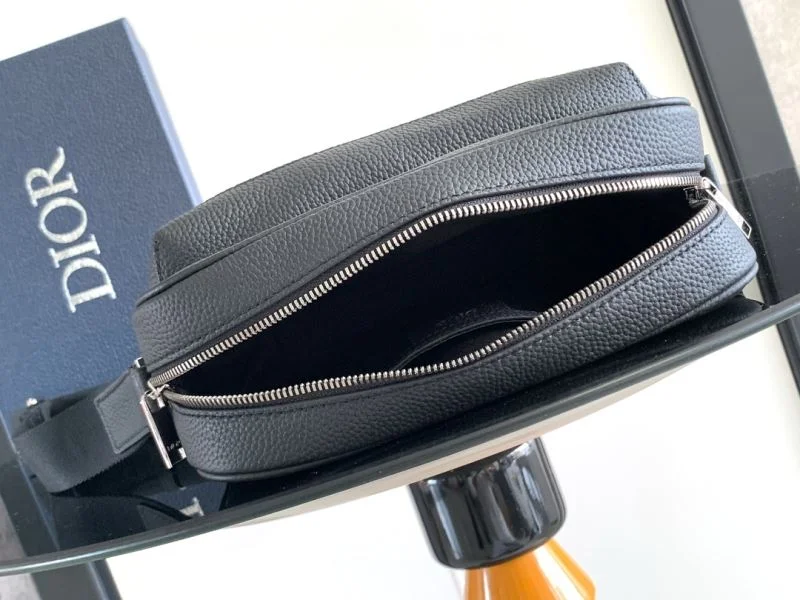 Accurate model Mens Christian Dior Satchel Bags