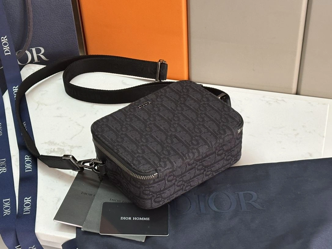 Indistinguishable Mens Christian Dior Satchel Bags