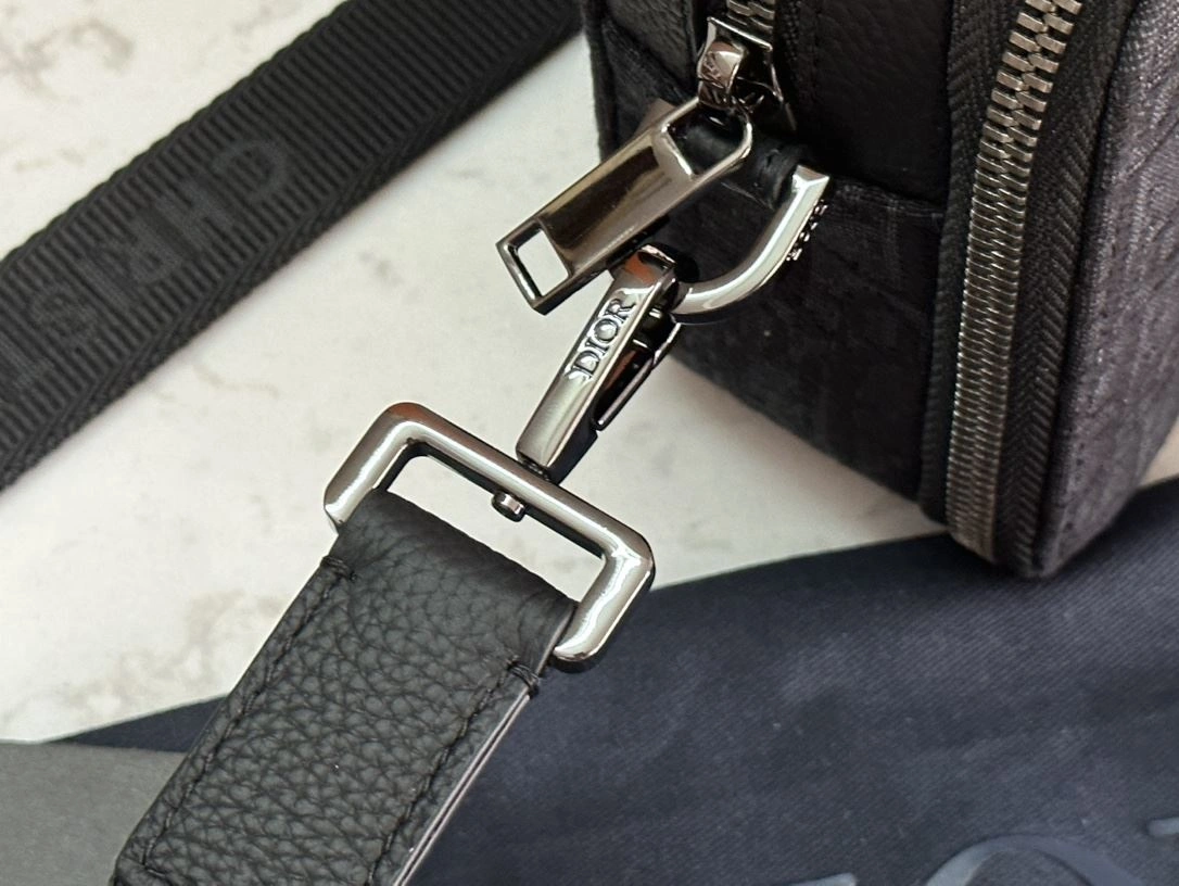 Indistinguishable Mens Christian Dior Satchel Bags