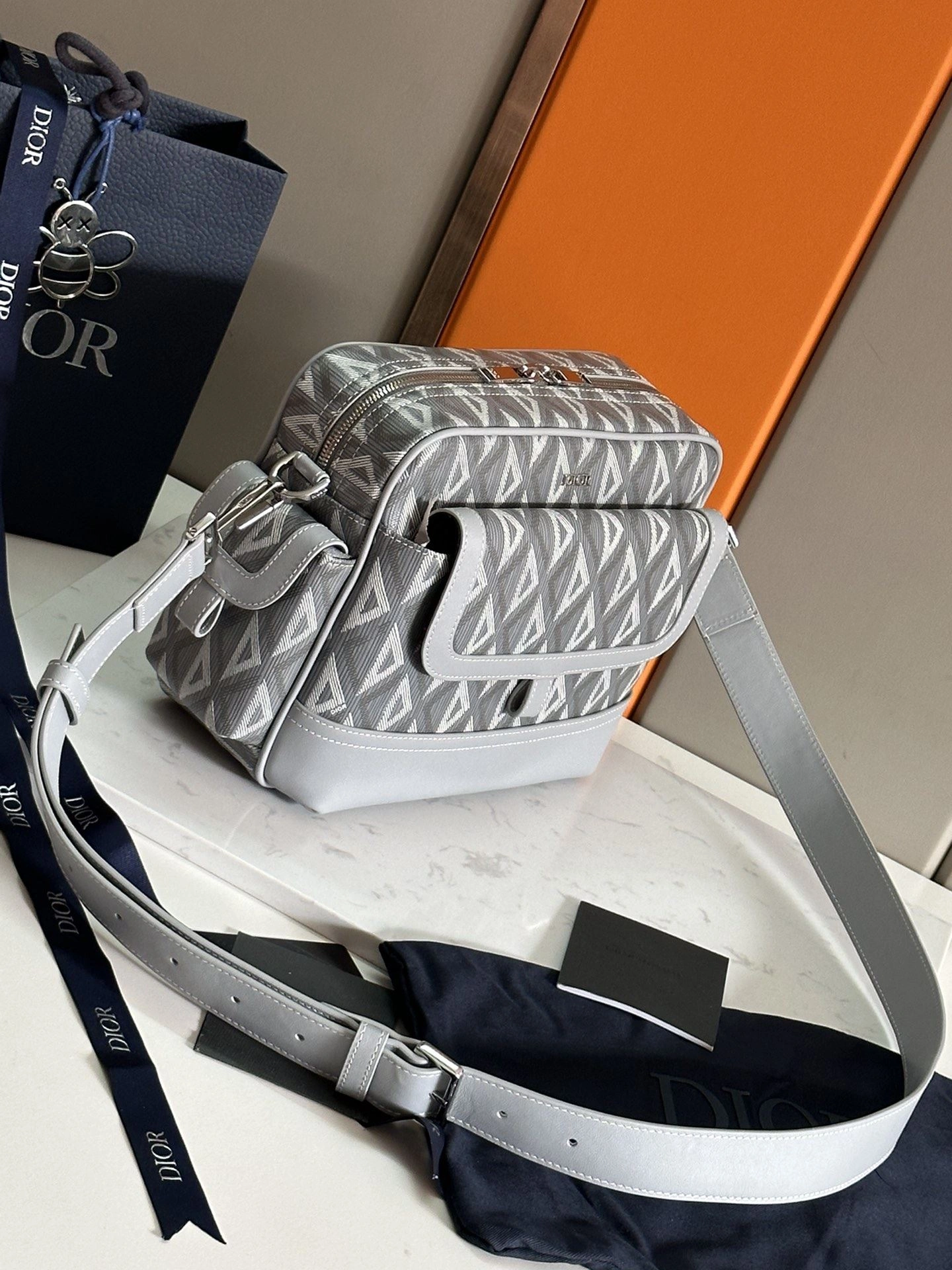Accurate model Mens Christian Dior Satchel Bags