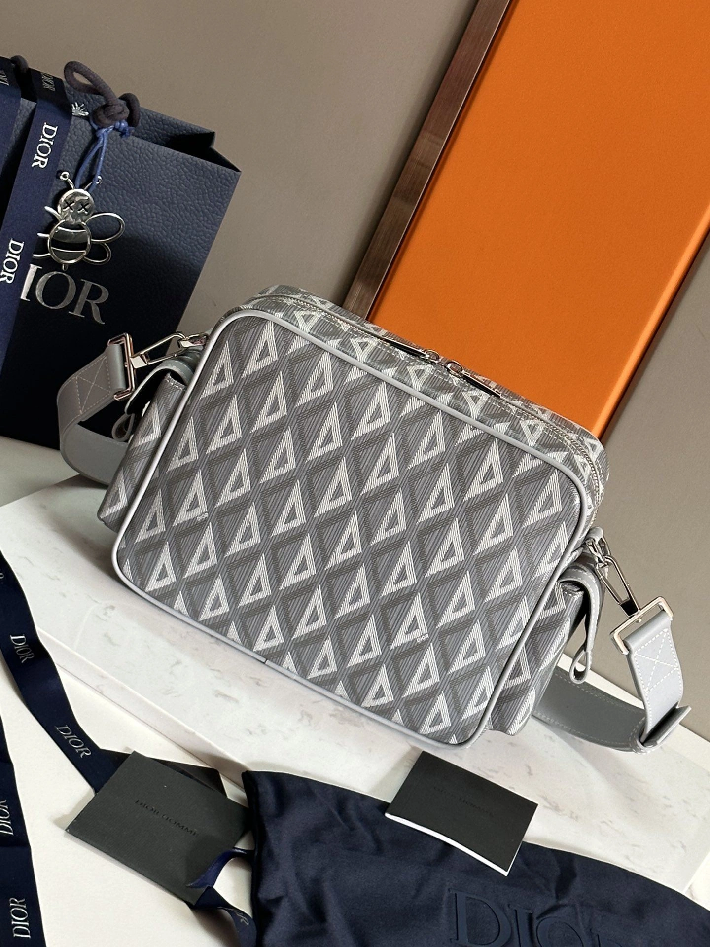 Accurate model Mens Christian Dior Satchel Bags