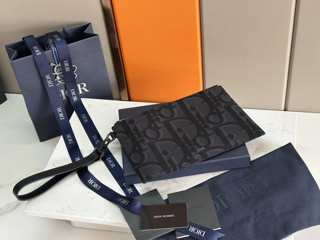Accurate model Mens Christian Dior Satchel Bags