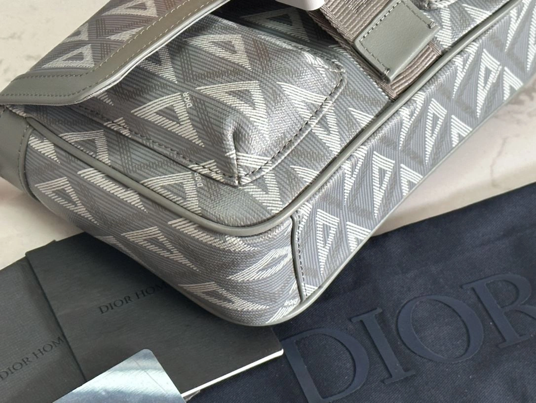 Value-priced Mens Christian Dior Satchel Bags