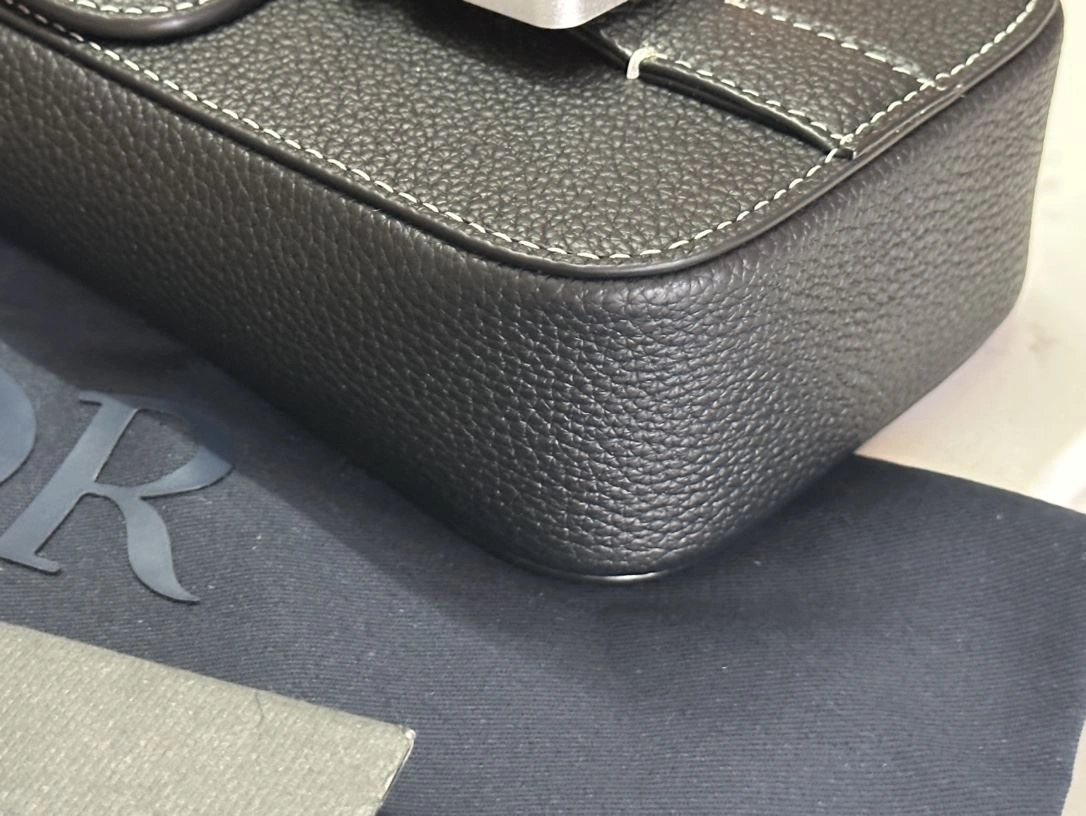 Accurate model Mens Christian Dior Satchel Bags