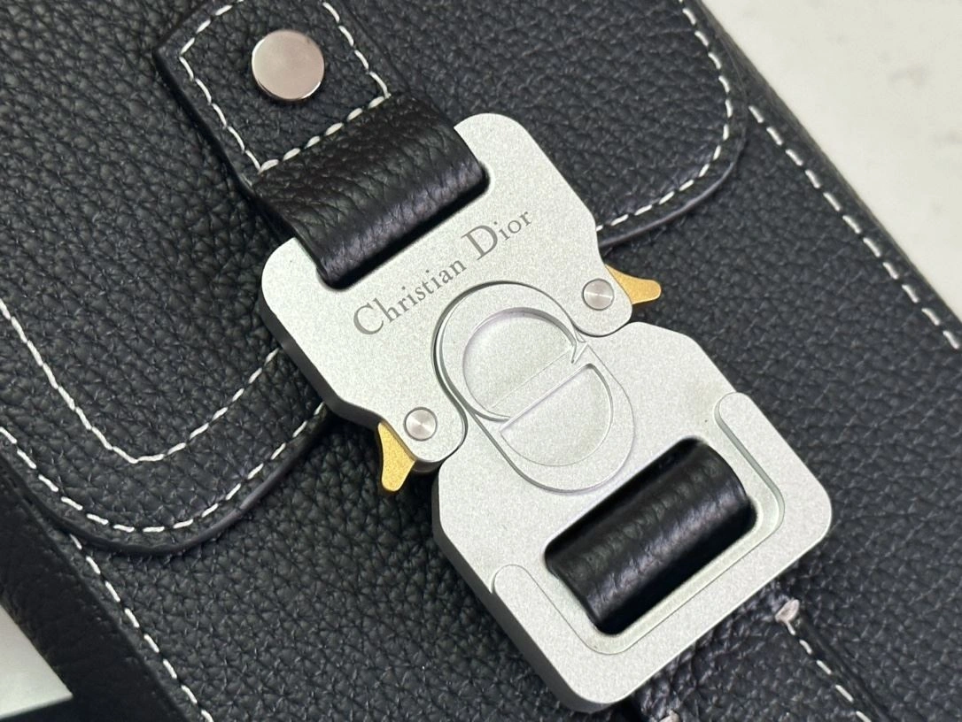 Accurate model Mens Christian Dior Satchel Bags