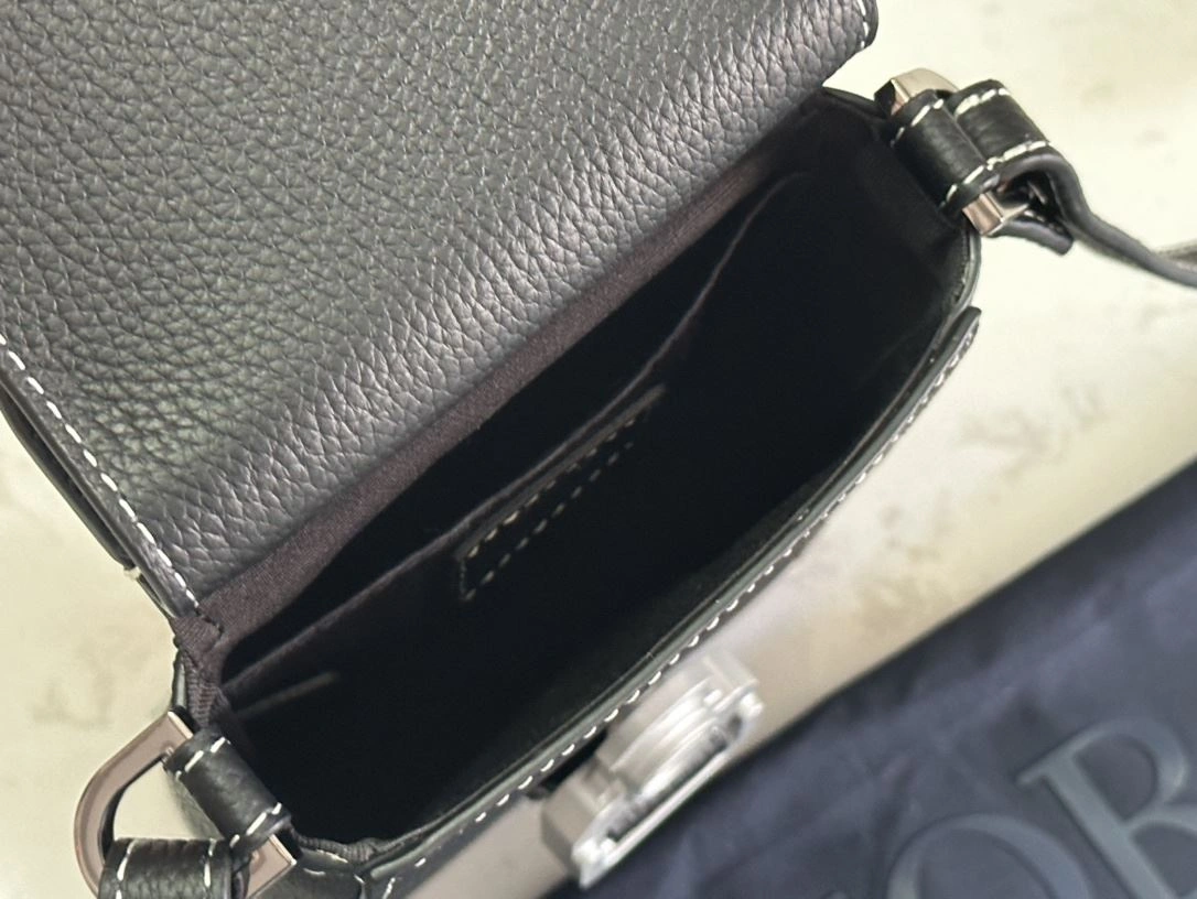 Accurate model Mens Christian Dior Satchel Bags