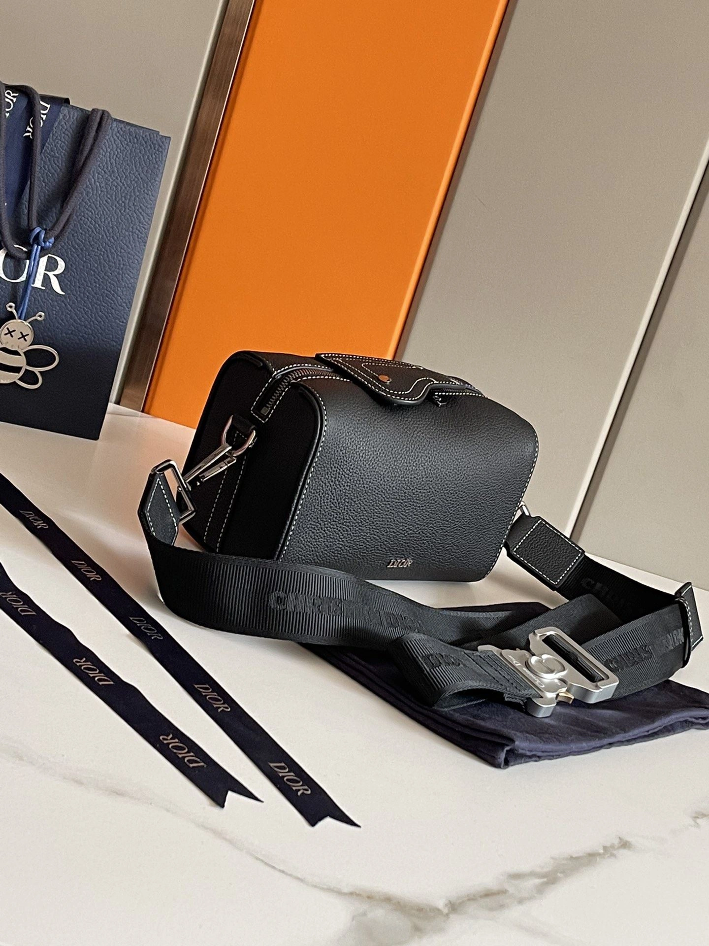 Accurate model Mens Christian Dior Satchel Bags
