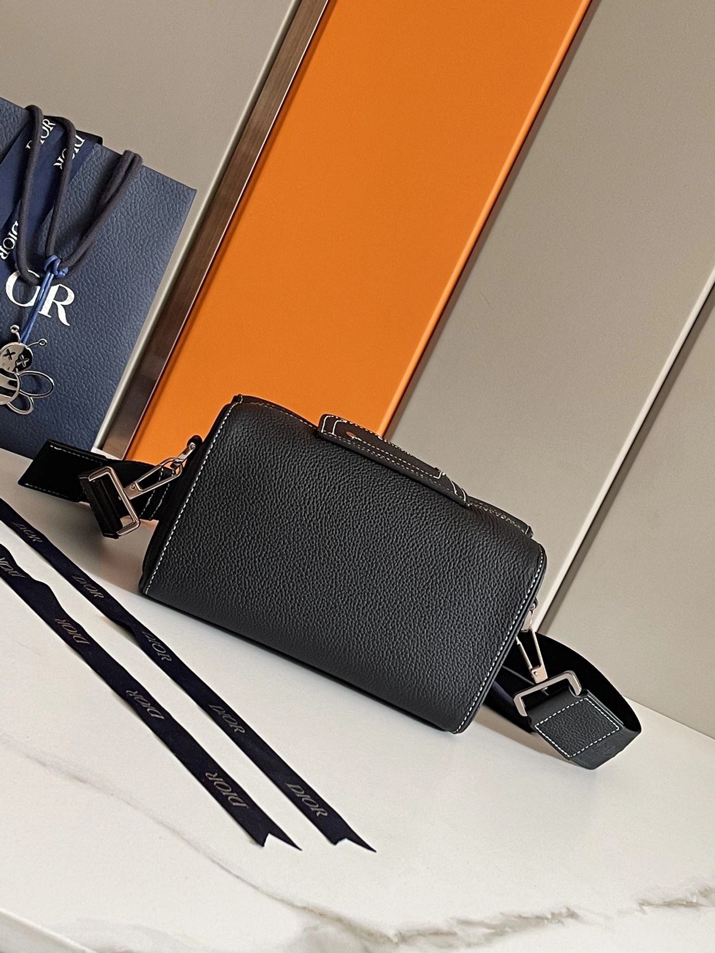 Accurate model Mens Christian Dior Satchel Bags