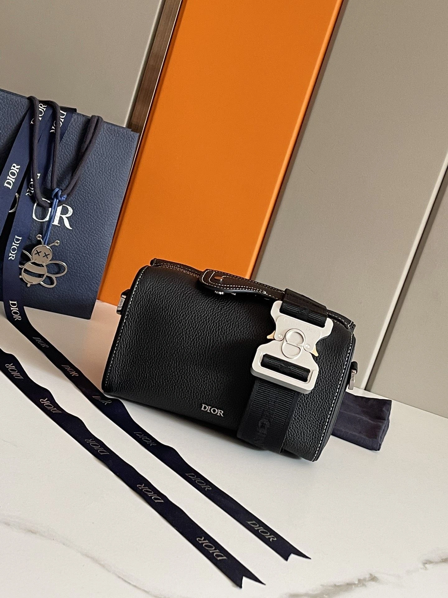 Accurate model Mens Christian Dior Satchel Bags